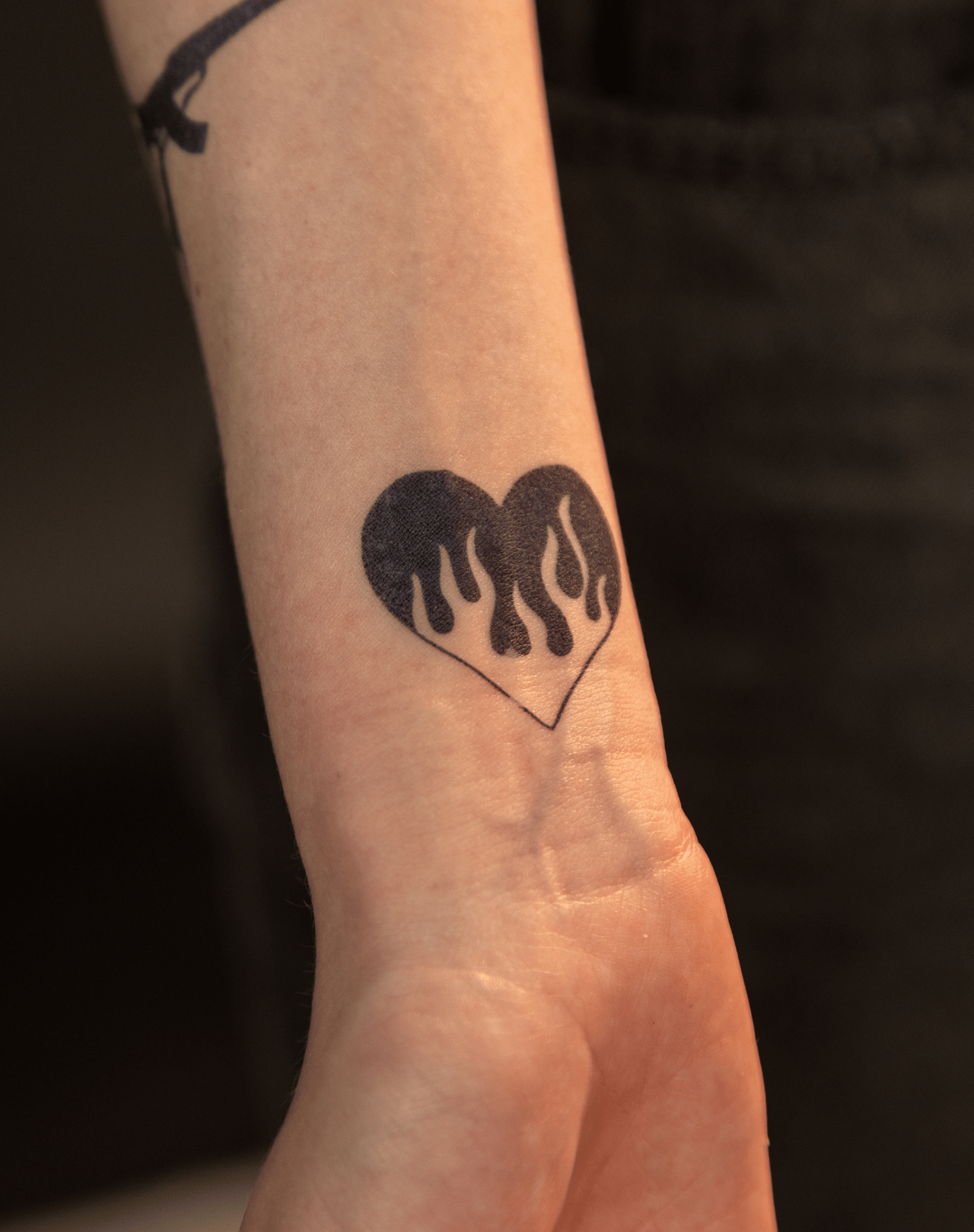 Plain Black Heart Tattoo Fine Line Heart Temporary Tattoo (set Of 4)